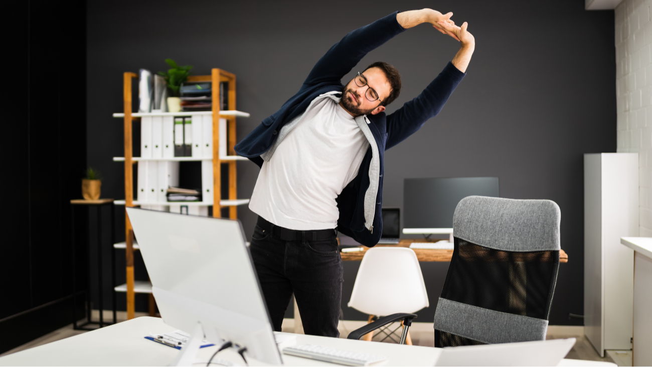 Deskercise Ideas You Should Be Doing Daily | Dale Carnegie Blog